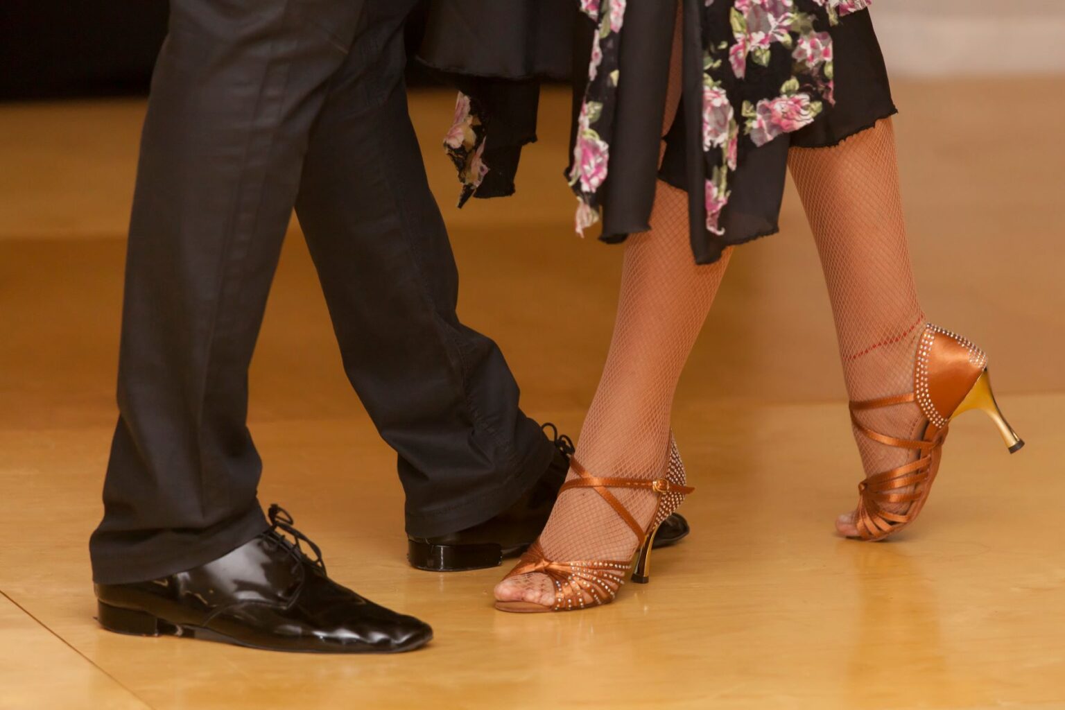 Ballroom Dance Classes - Robert Thomas Dancenter - Ames, Iowa